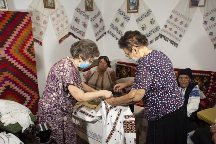 Dosarul „Cămașa cu altiță din România și Republica Moldova” depus la ...